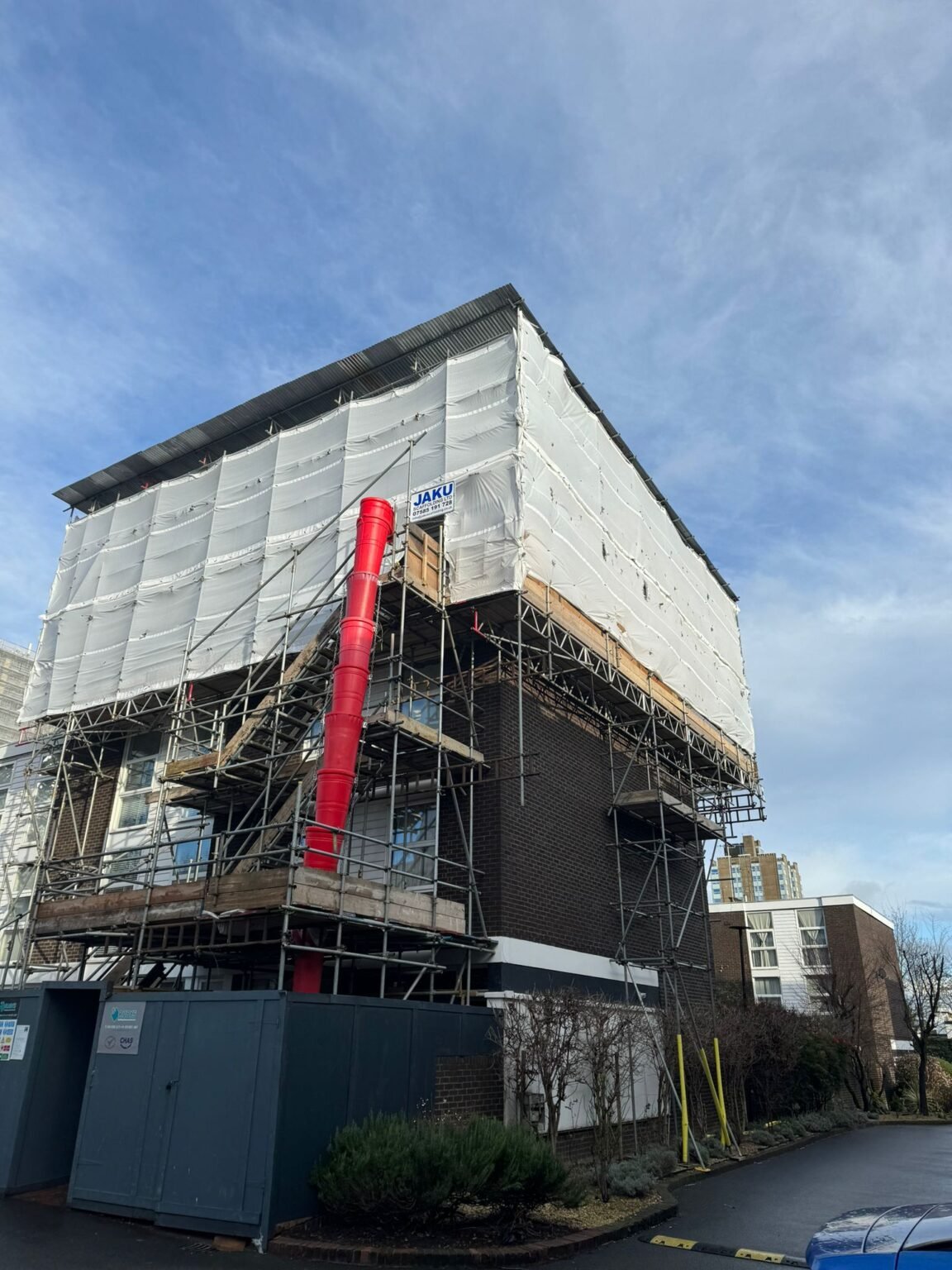 Understanding Temporary Roof Scaffolding Costs - Jaku Scaffolding Ltd